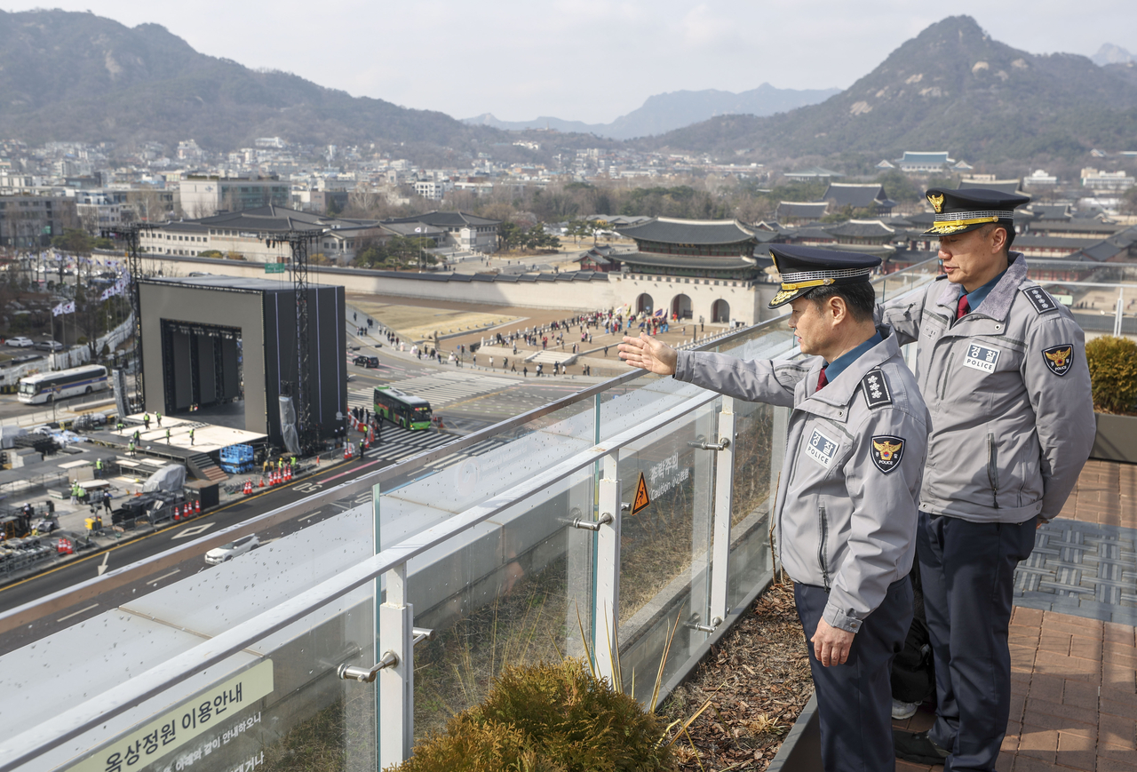 Seoul police chief inspects BTS concert site - The Korea Herald