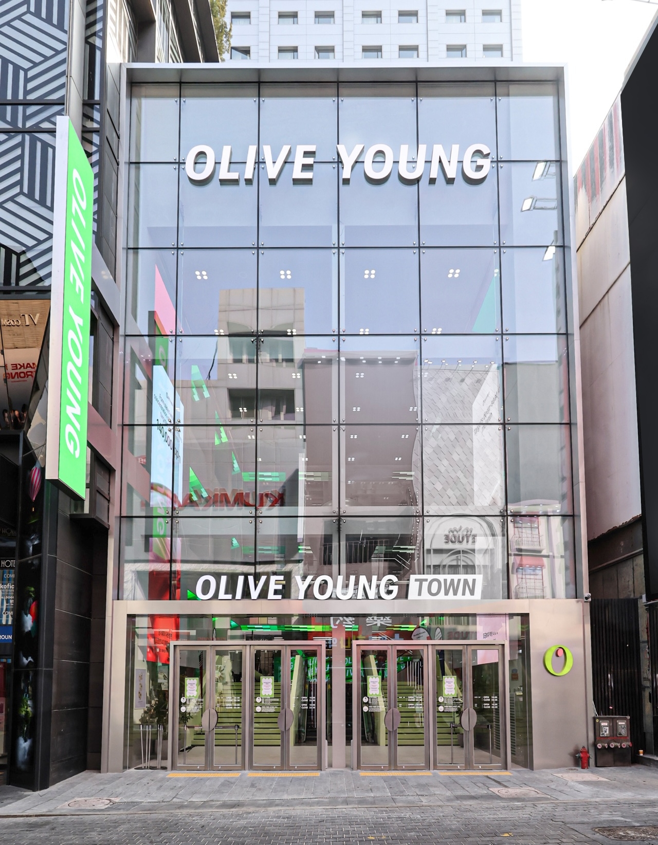 Olive Young packs everything K-beauty into largest Myeong-dong store ...