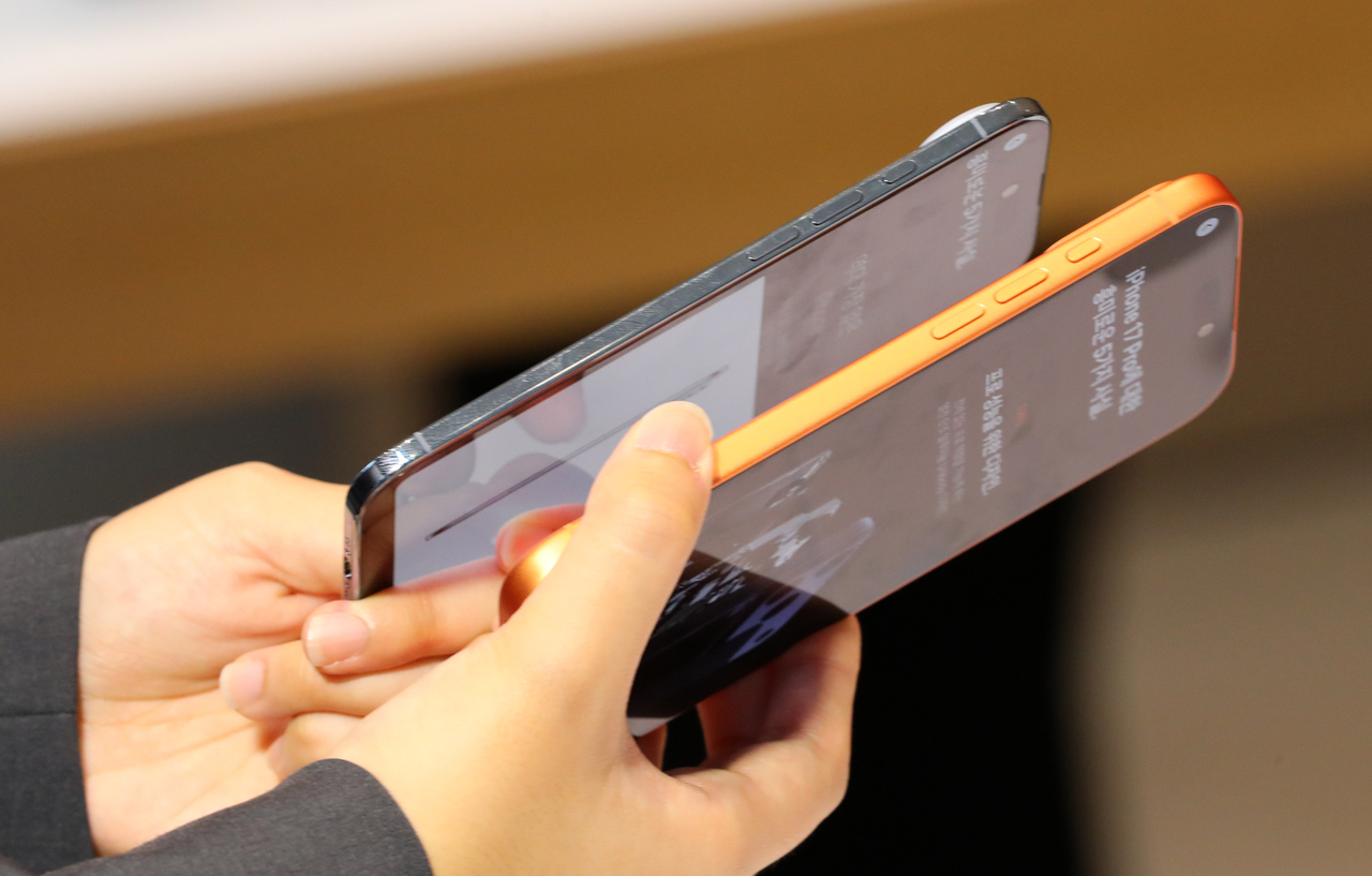 China squeeze lifts Samsung, LG Display - The Korea Herald