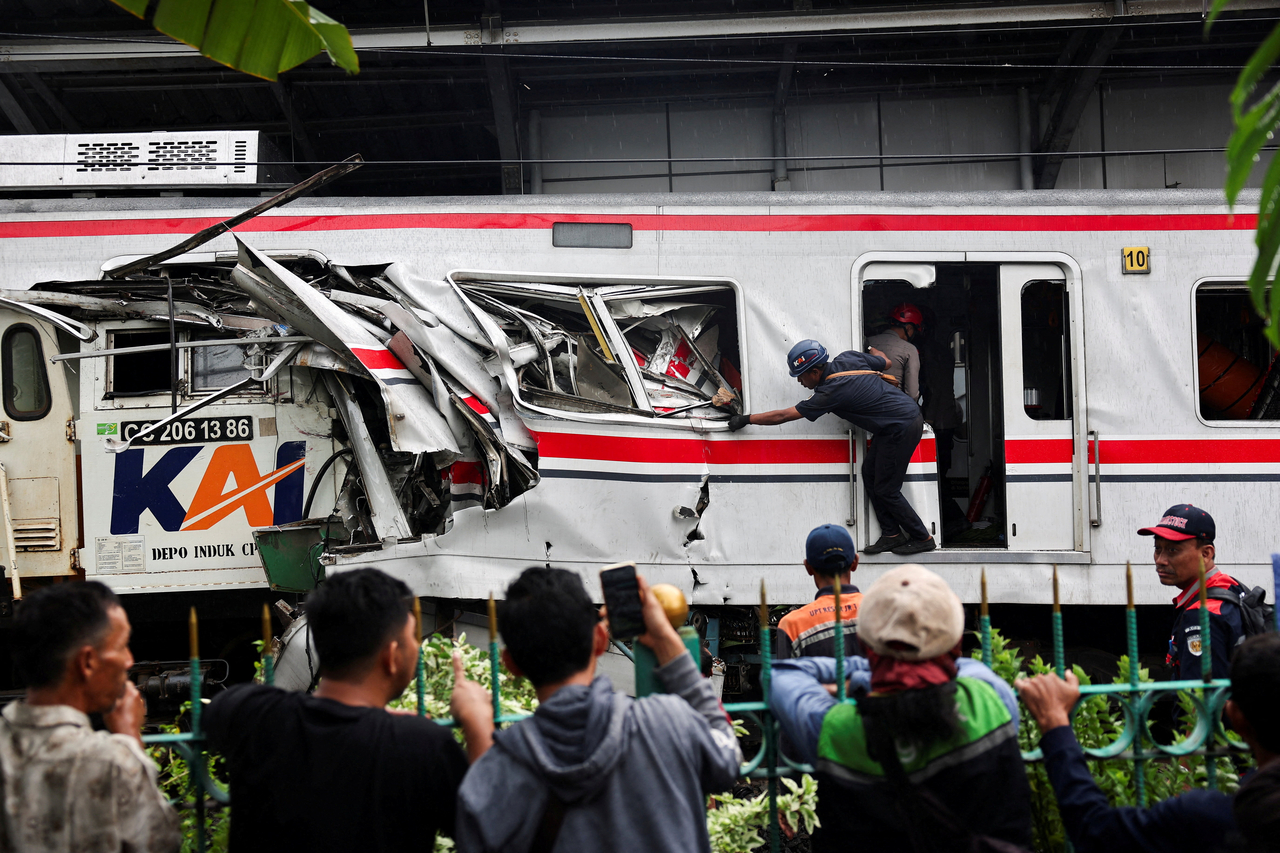 Indonesia train crash toll rises - The Korea Herald