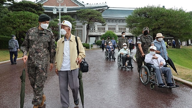 South Korea hosts event honoring Korean War POWs, families - The Korea ...