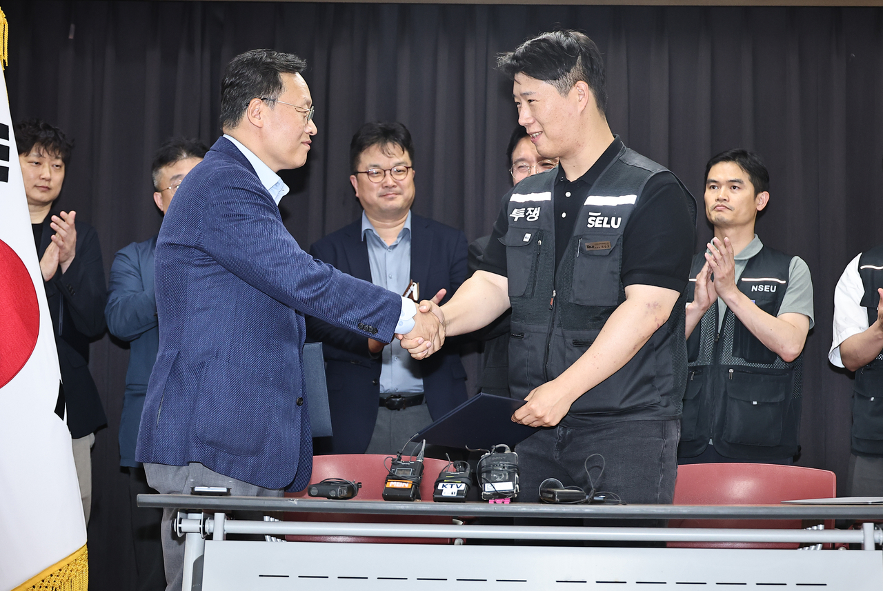 Two-thirds of Samsung union members cast ballots on 1st day of wage ...