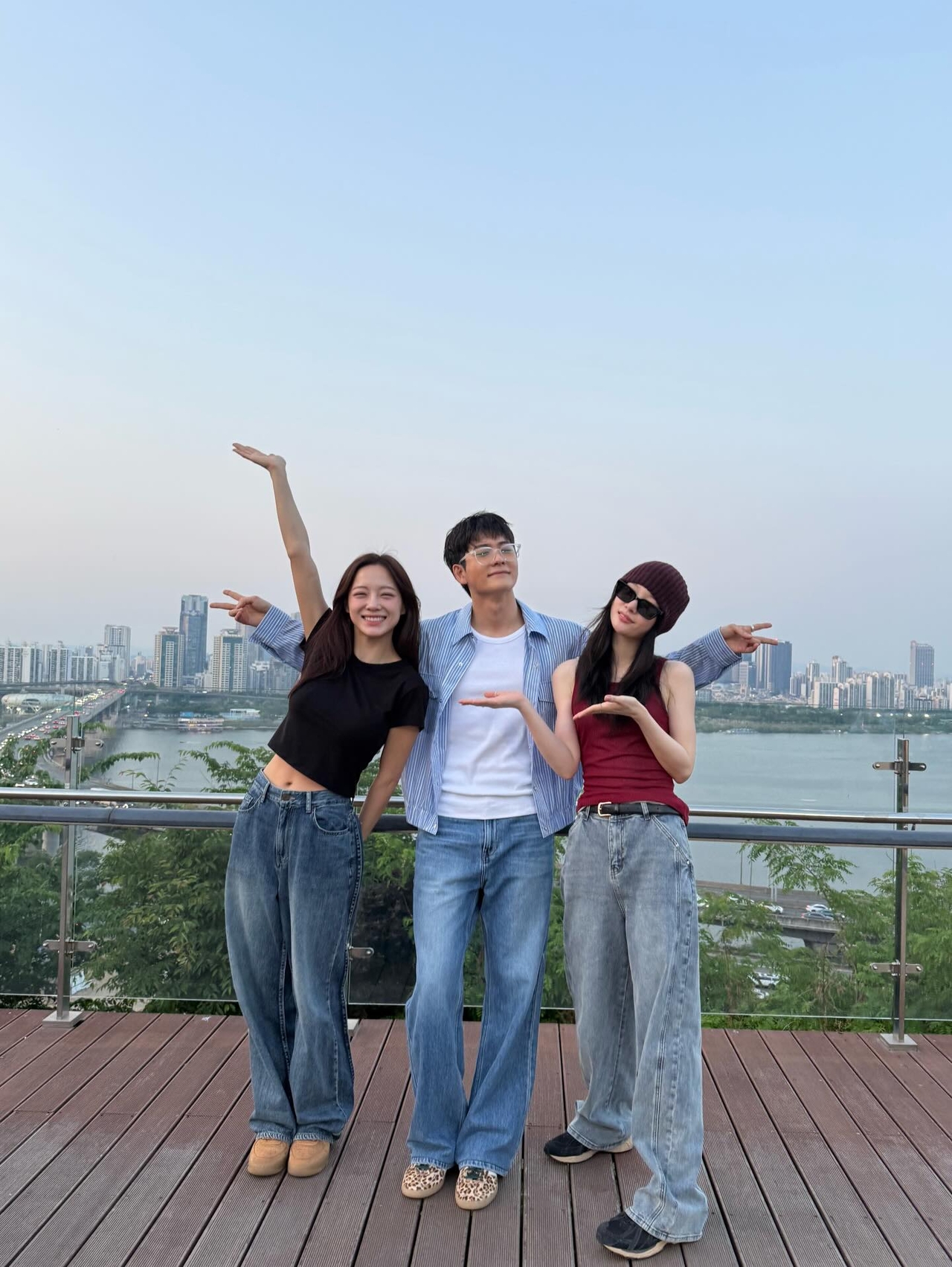 AGAIN 강달커플?...김세정·강태오, 한강 데이트 포착 “오랜만에 서방님과 갑자기” - 헤럴드뮤즈 (Herald Muse)