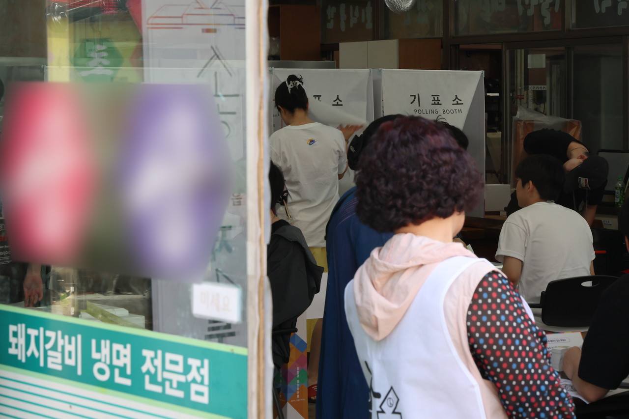 Lee urges public to vote, says Korea’s future hangs on choosing capable ...