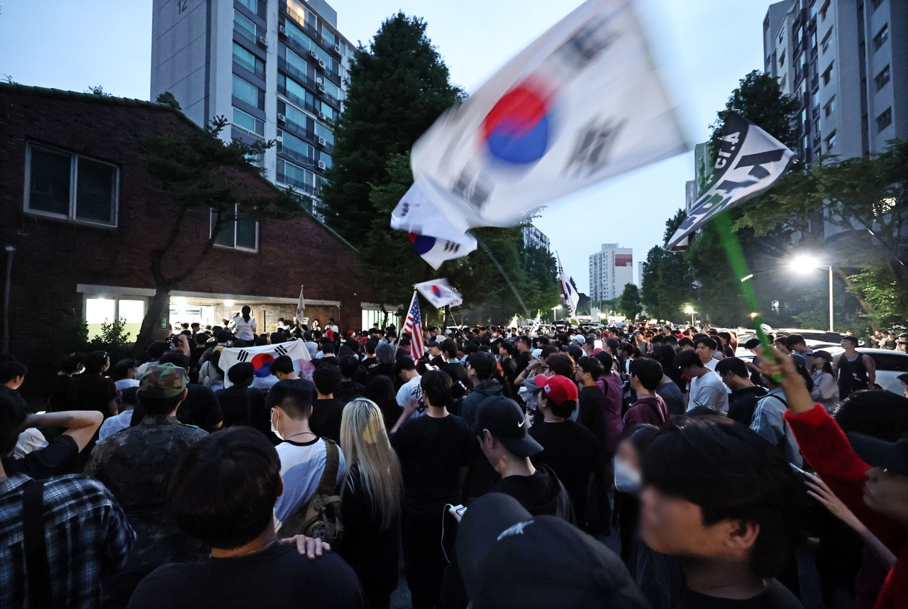 [속보]잠실7동 투표소 봉쇄…투표함 2개, 2000표 못 열어 - 헤럴드경제