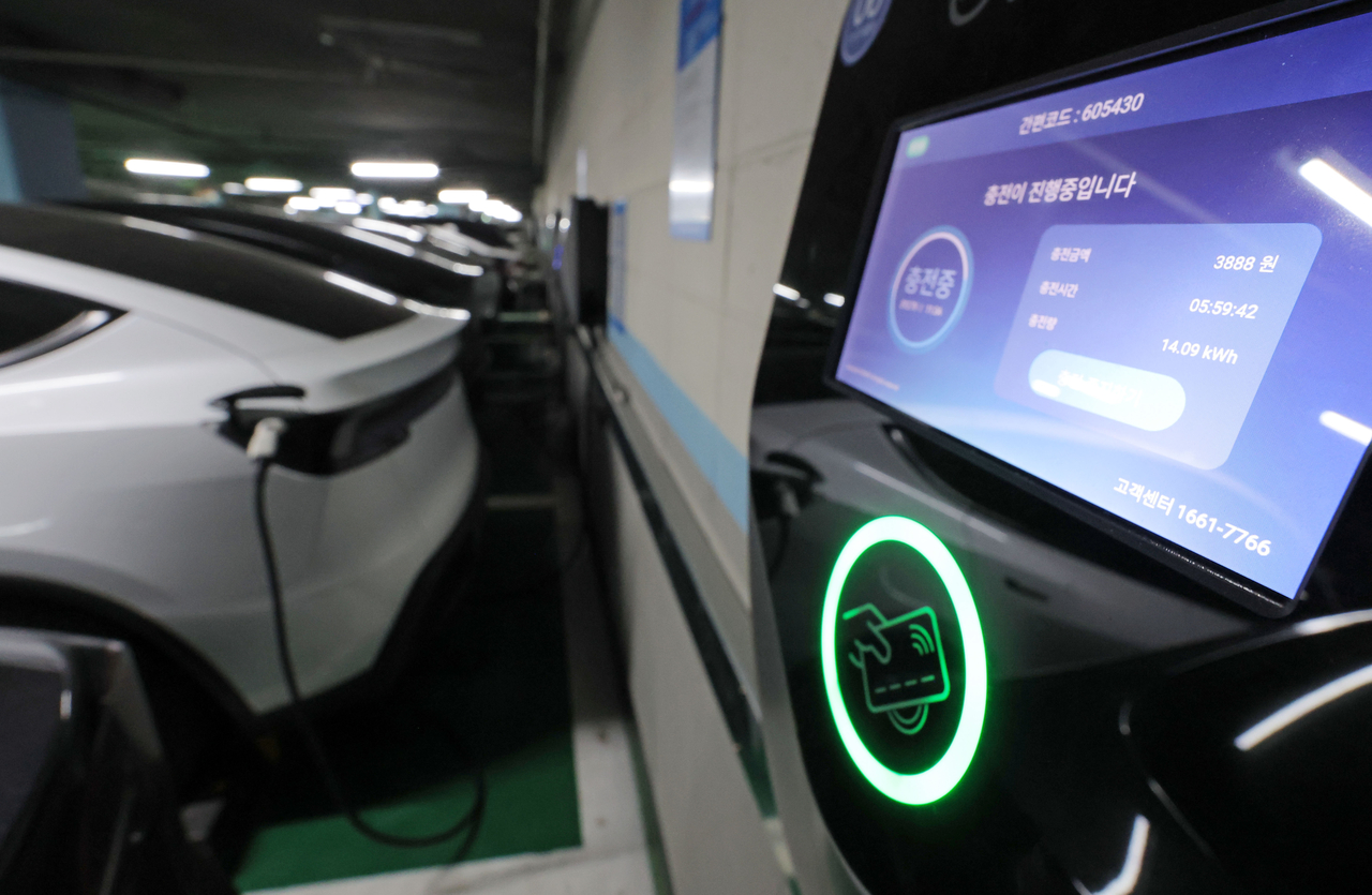 'Every 10,000 won counts': Price war heats up in Korea's EV market ...