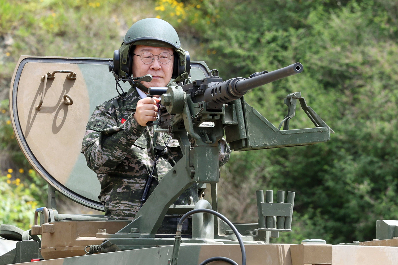 At front-line base, Lee calls for shift from conscription to ...