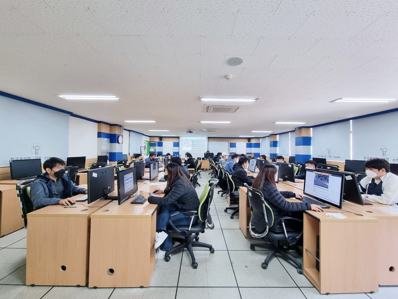 'Will this cert get me into SK hynix?' Network manager exam draws ...