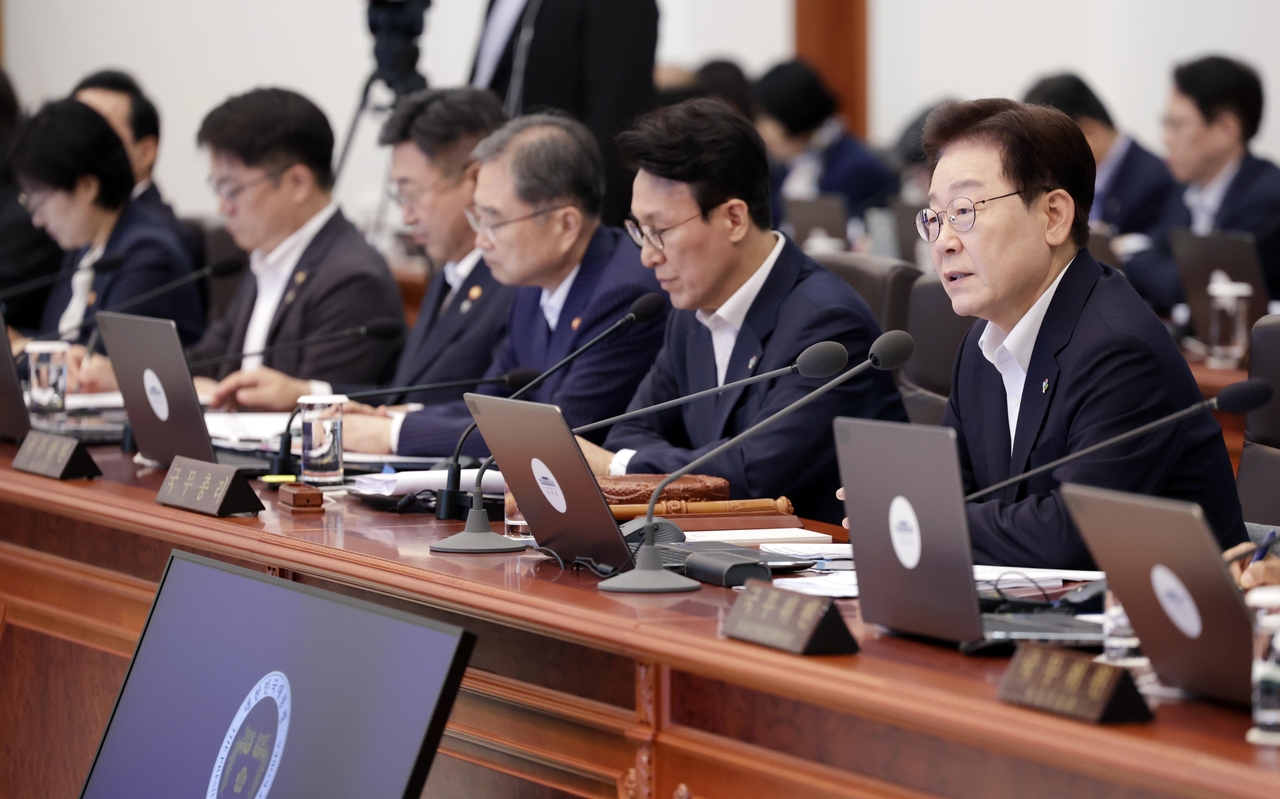 South Korea lowers crude oil crisis alert, eases public vehicle ...
