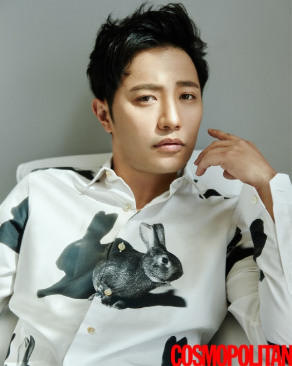 Jin Goo shows dandy looks in Cosmopolitan - K-POP HERALD