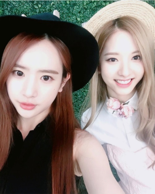 "꽃같은 미모…우주소녀 보나X설아, 상큼한 소녀들의 매력 발산 - 헤럴드뮤즈 (Herald Muse)