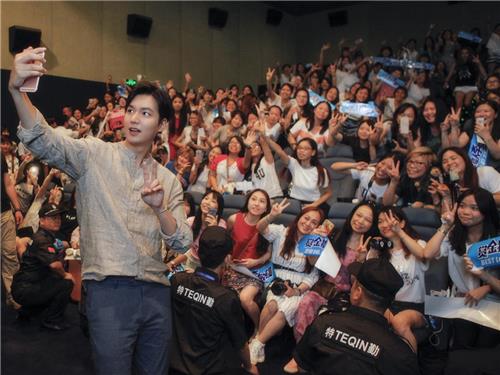 Lee Min-ho spotted at screening event for ‘Bounty Hunters’ - K-POP HERALD