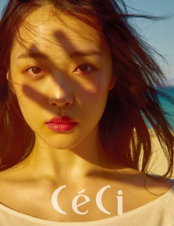 Sulli shows mysterious side - K-POP HERALD