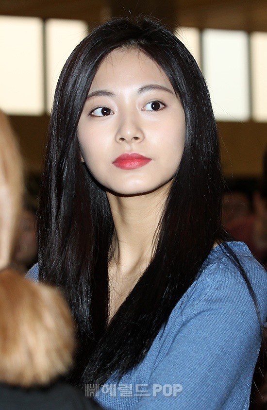 Twice’s Tzuyu shows natural look before departure - K-POP HERALD