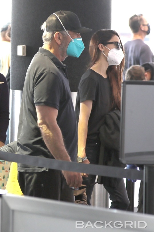 [할리웃POP]멜 깁슨, 35세 연하의 3번째 부인+9번째 자녀와 외출 포착 - 헤럴드뮤즈 (Herald Muse)