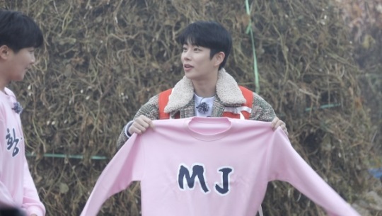 아스트로 MJ, '6시 내고향' 출격..트로트 농활 원정대 변신 - 헤럴드뮤즈 (Herald Muse)