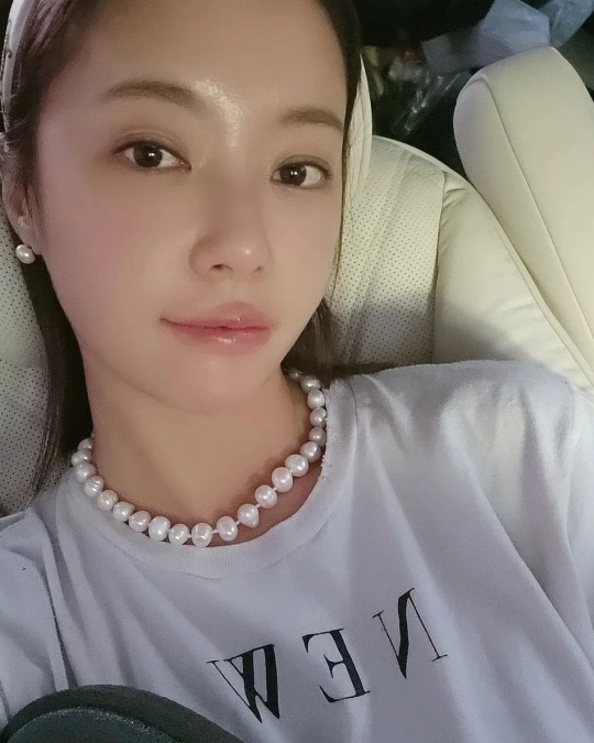 ‘이영돈♥’ 황정음, 사랑받으면 예뻐진다더니..피부도 잡티 하나 없네 - 헤럴드뮤즈 (Herald Muse)